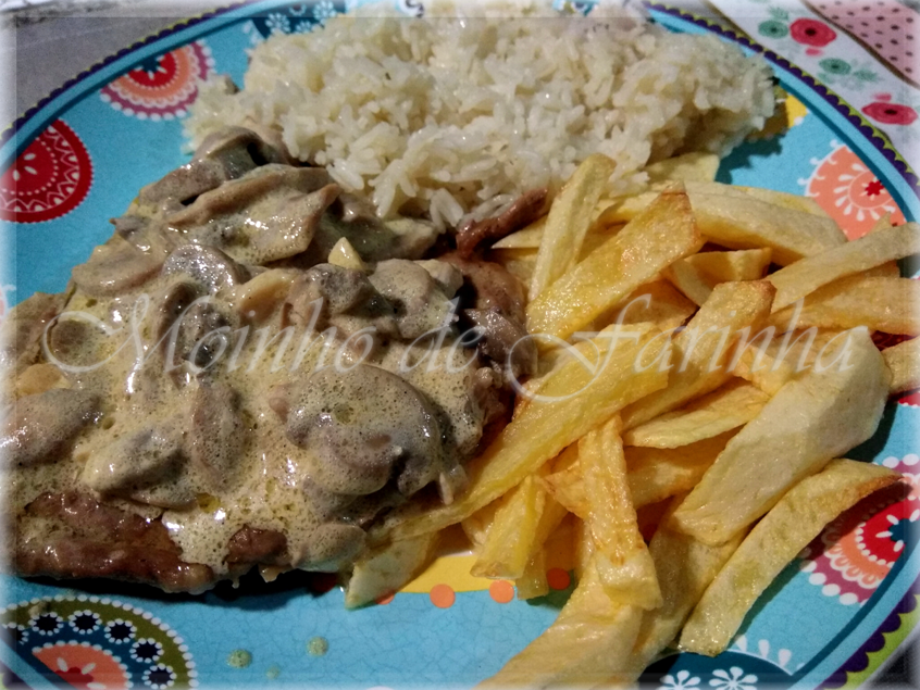 Moinho De Farinha: Bifes com natas e cogumelos