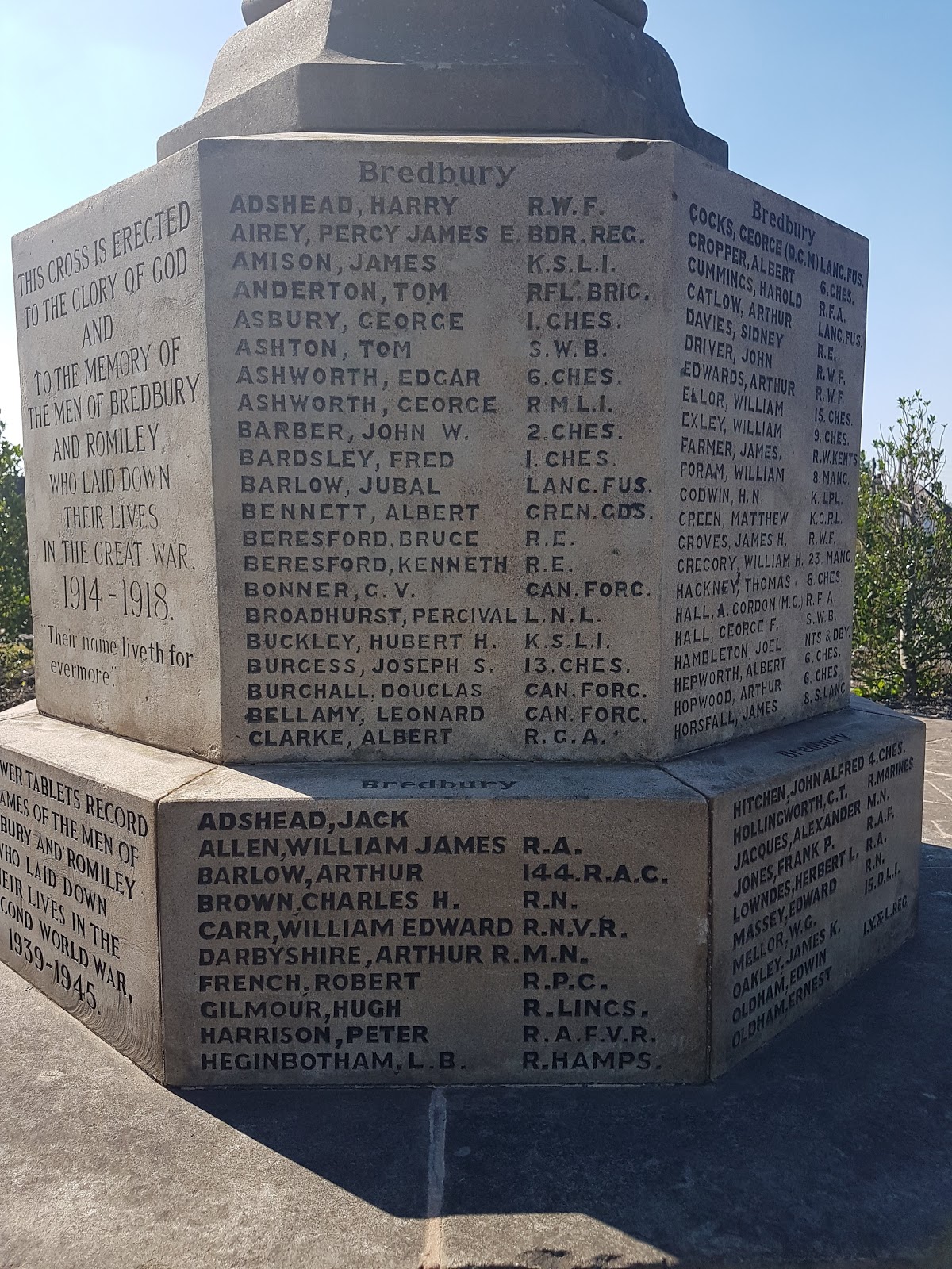 War Graves and Memorials: Bredbury & Romiley War Memorial