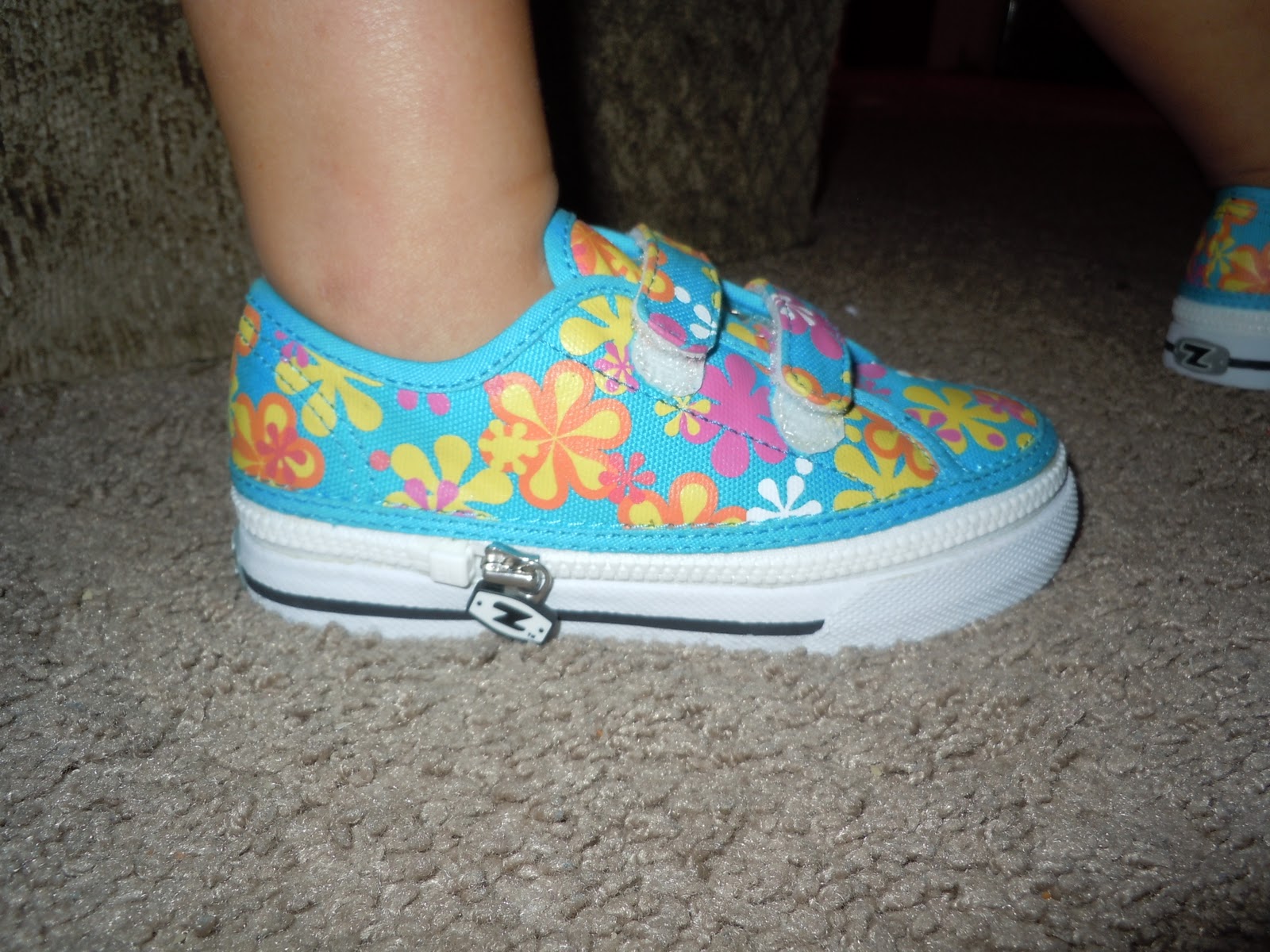 My Life & Kids: Zippy Shoes