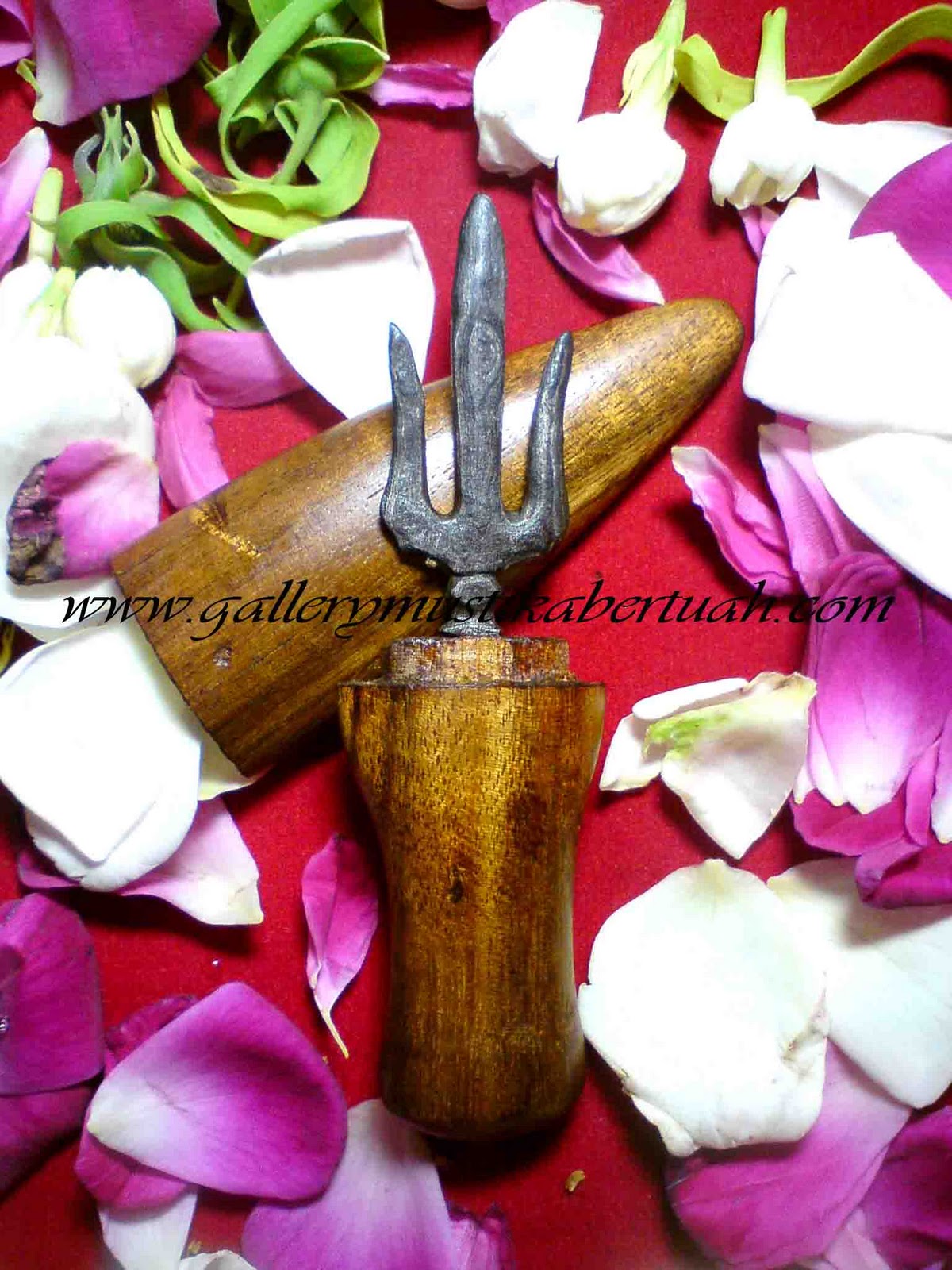 PUSAKA TRISULA ~ PUSAKA GUNUNG JATI