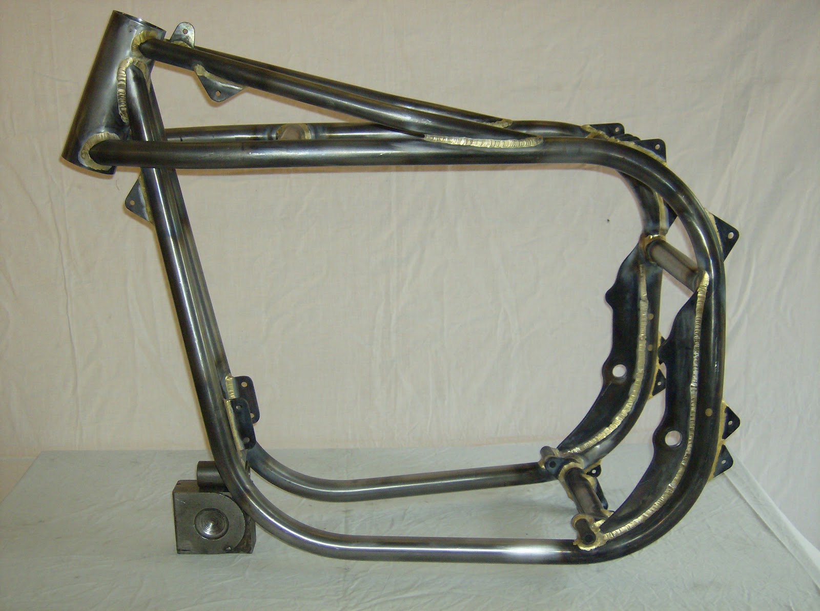 Mal's Blog: Metal Malarkey "Featherbed" style frame