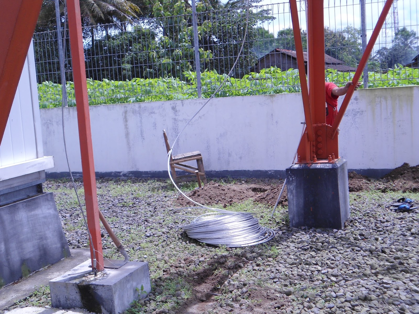 CREATIVE TRADE LINE: Pemasangan Grounding Tower