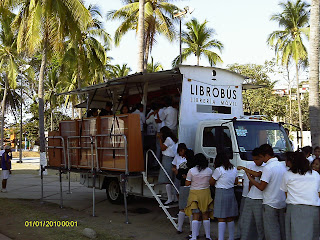 El Librobús inició su gira en la costa grande de Guerrero