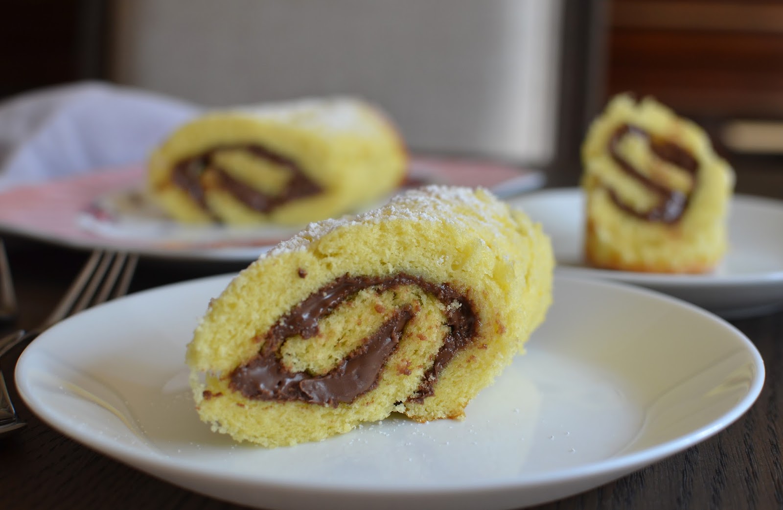 Playing with Flour: Mini roll cake with Nutella filling