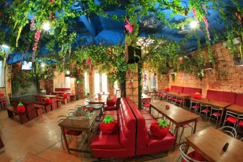 Food and The City: Strawberry Cafe