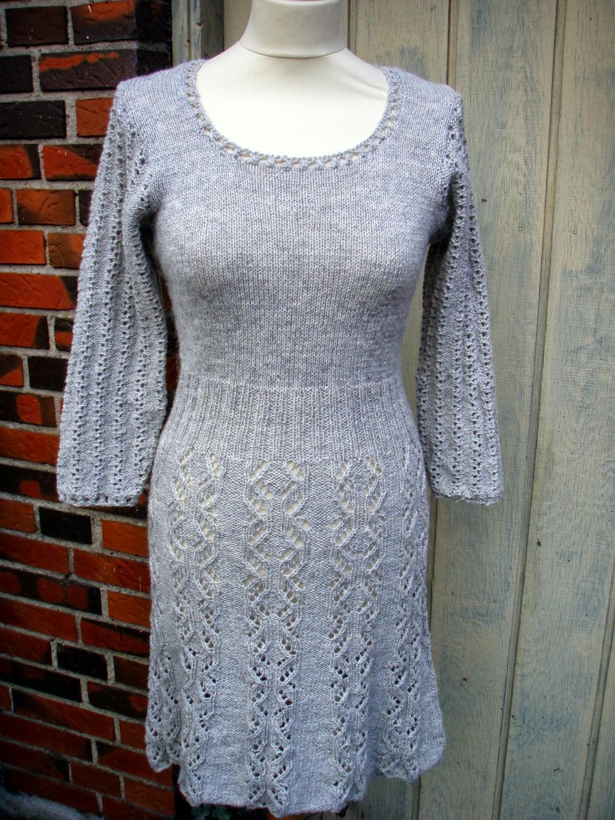 Strikkeheksen: Kjole med hulmønster