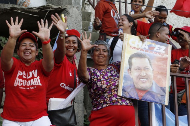 Chávez Vive, la lucha sigue: CHÁVEZ Y EL PUEBLO