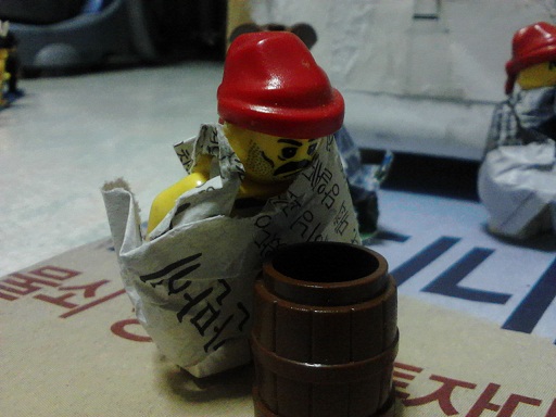 Capt Jang: [Cap.Jang Toystory] 1.LEGO Homeless (LEGOでホームレスをつくりました)