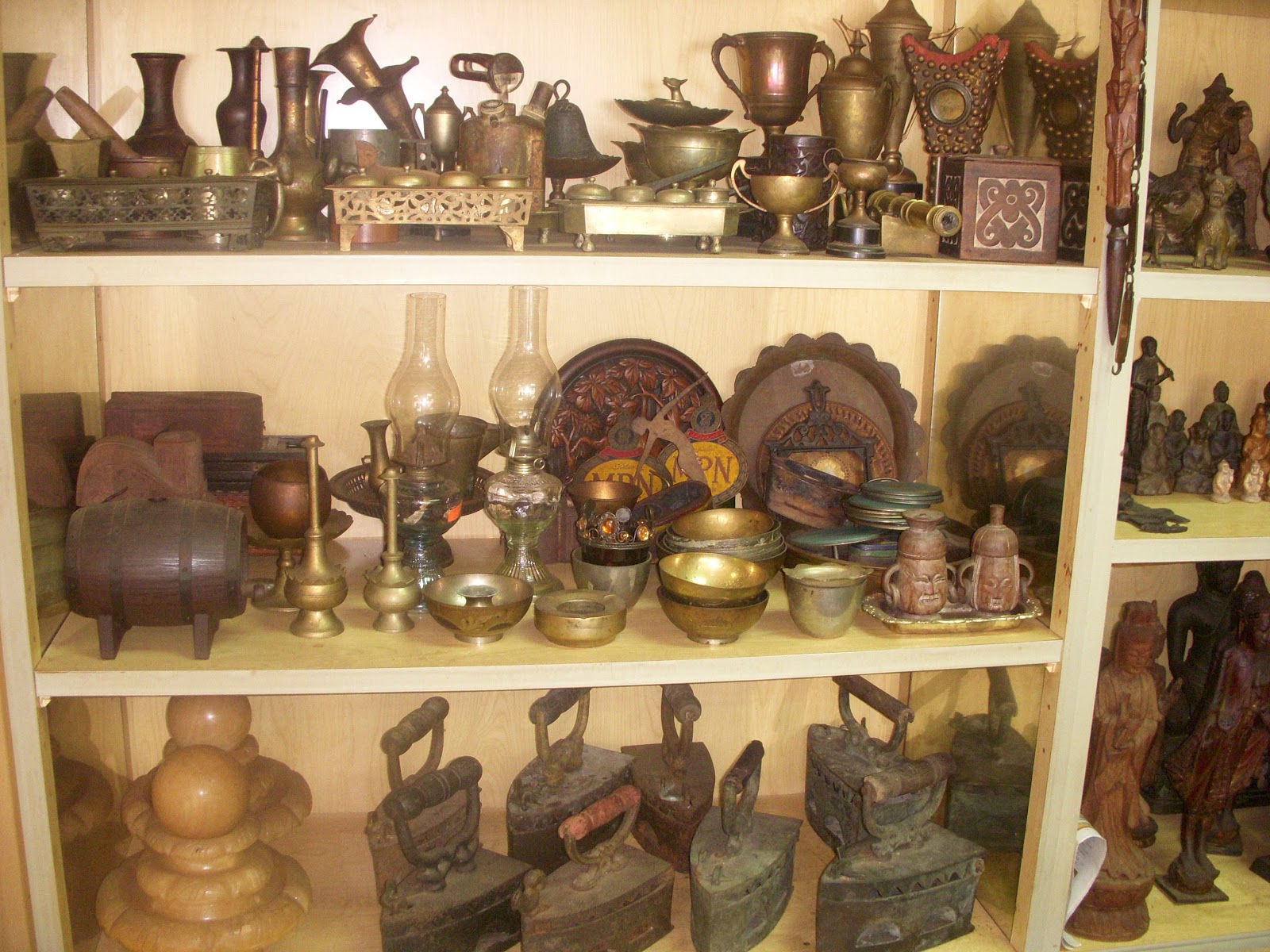 NOSTALGIA: KUNJUNGAN KE KEDAI ANTIK DI KUANTAN