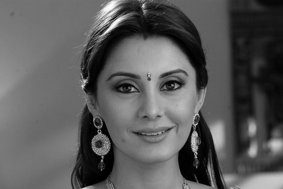 Photo Galleri: MINISHA LAMBA IN SAREE PHOTO GALLERY