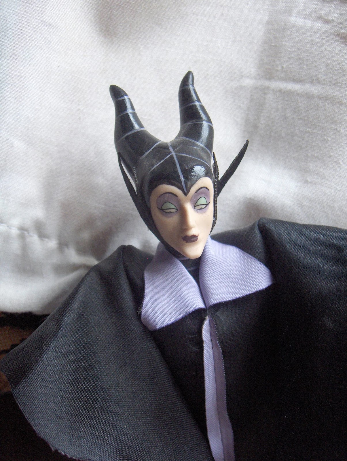 Le monde des poupées Disney: Maléfice par les éditions Atlas