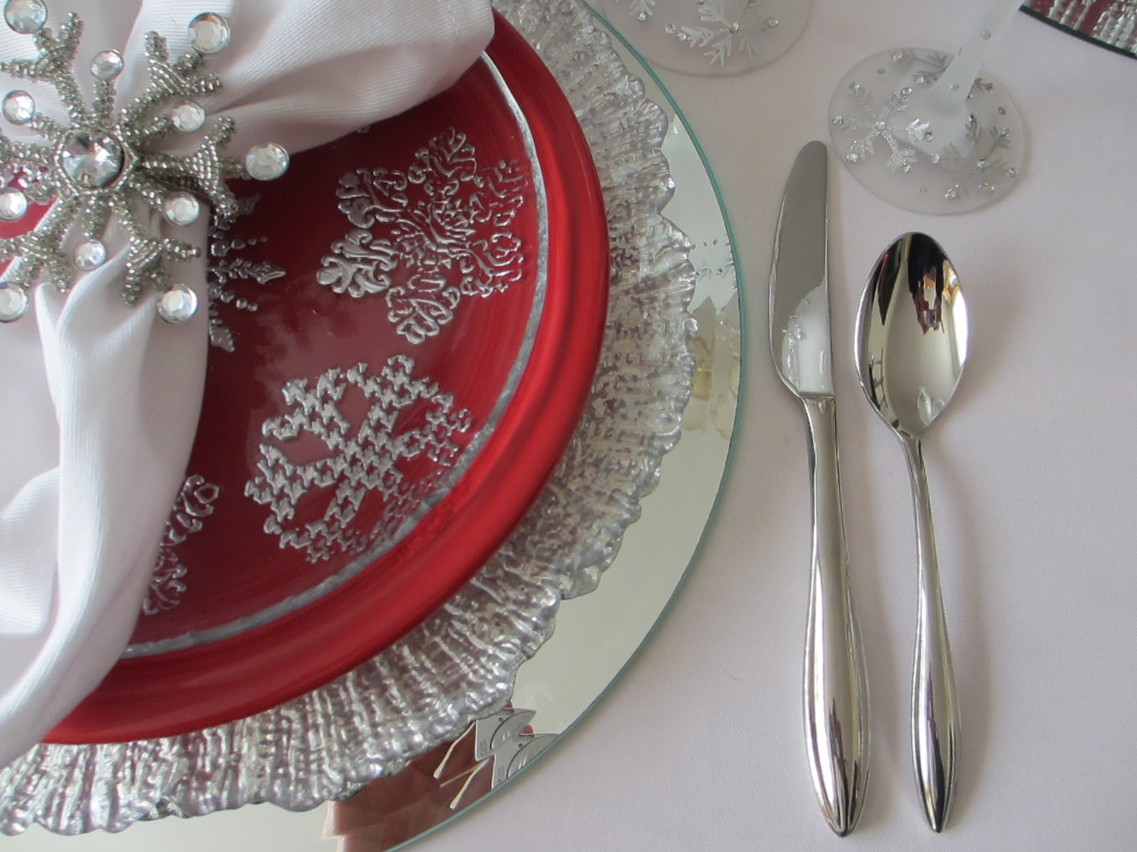 The Welcomed Guest: Christmas Snowflake Tablescape