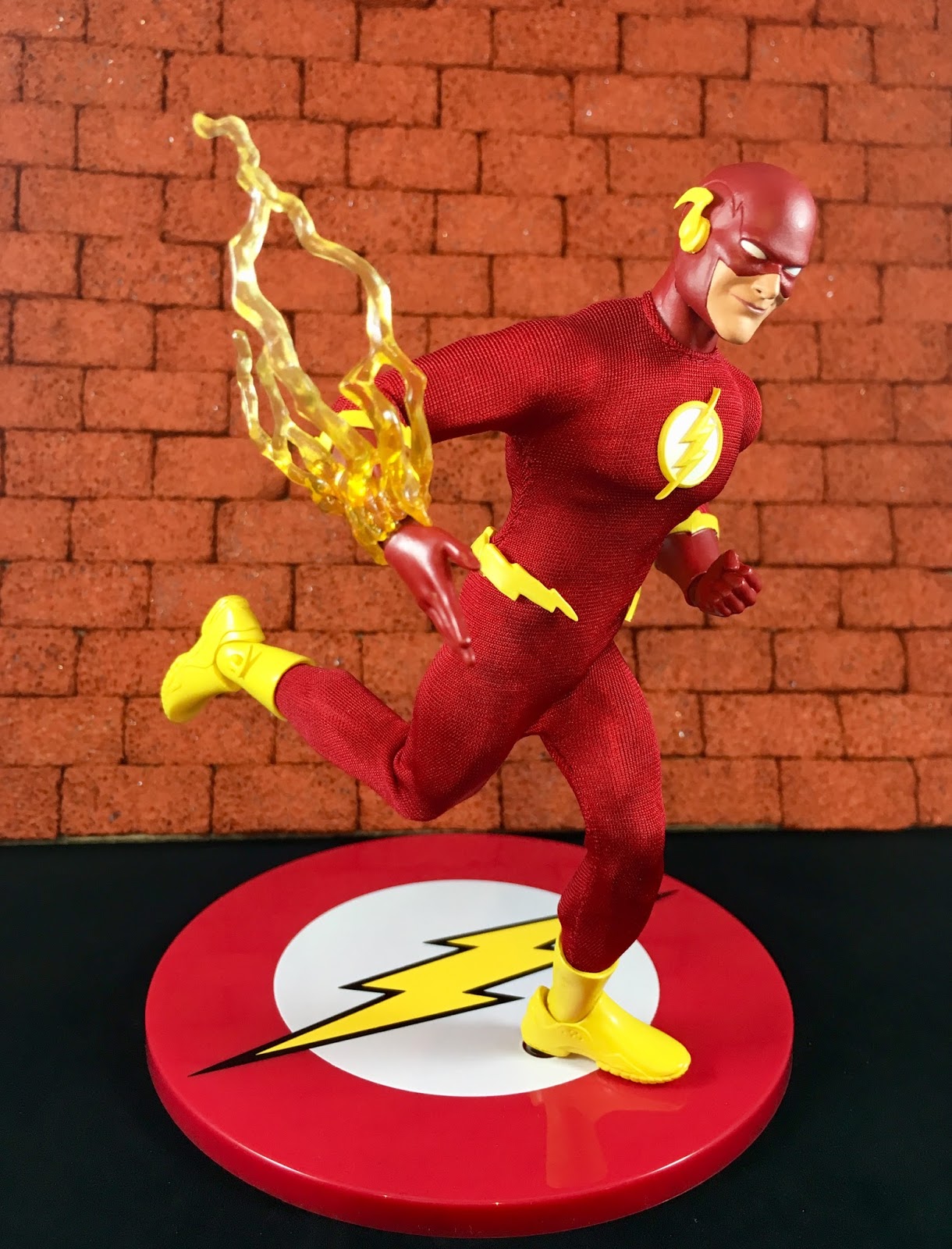 CobraShadowJoes: Mezco Toyz One:12 Collective Flash Figure Review