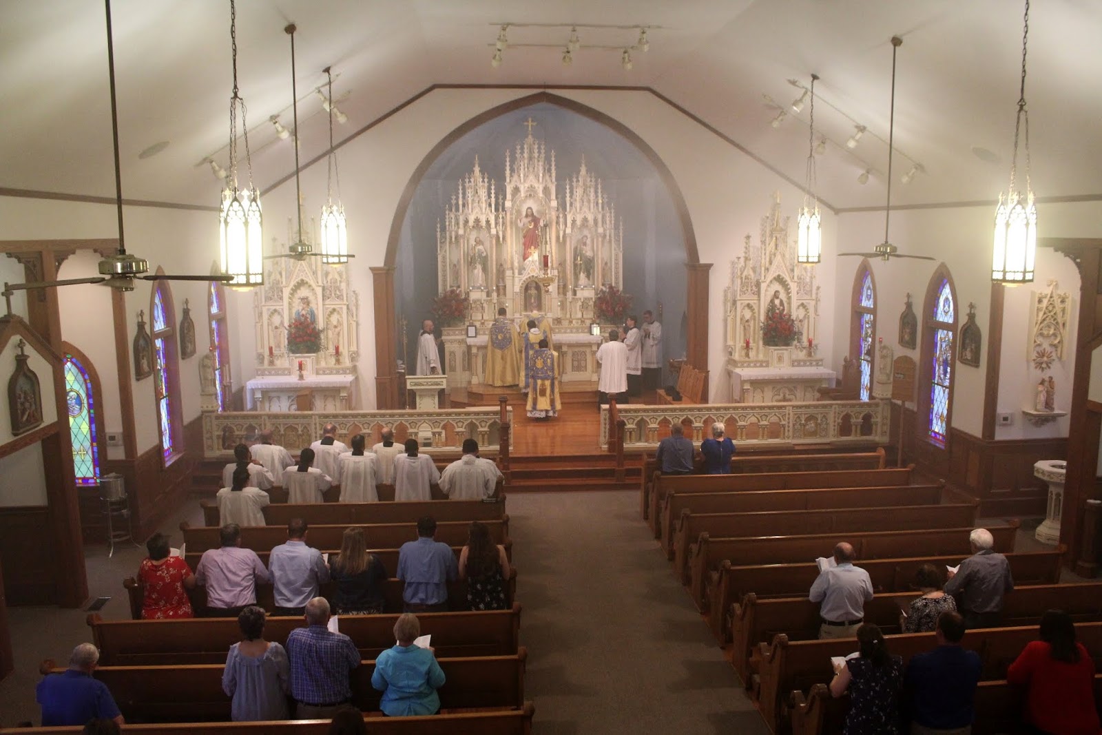 New Liturgical Movement: Photos of a New Priest’s First Mass