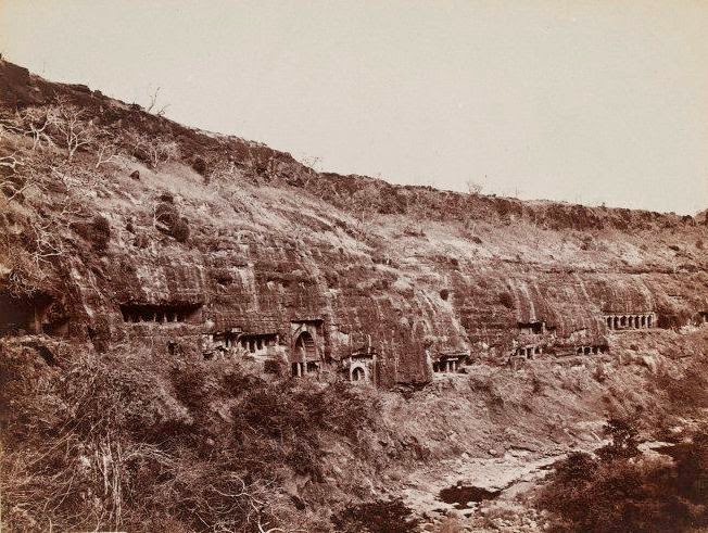 Ant's project space: Indian garb as pictured at the Ajanta Caves, Cave 1