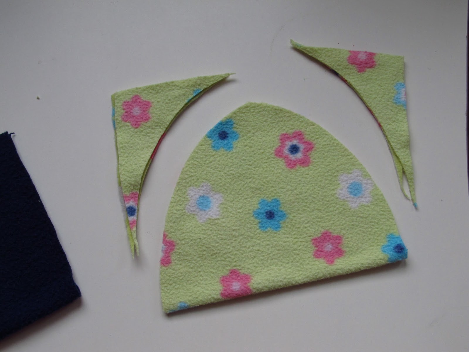 American Girl Place: Super easy winter hat and scarf tutorial!!!