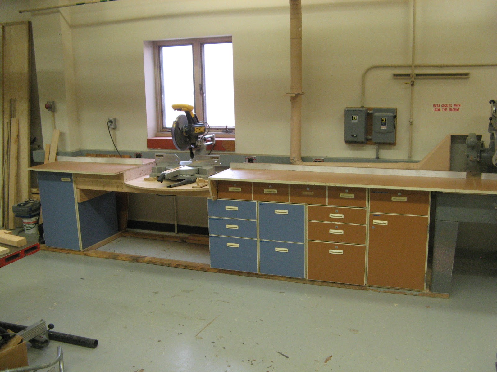 woodshop/ Metal Shop: The New Cutting Bench