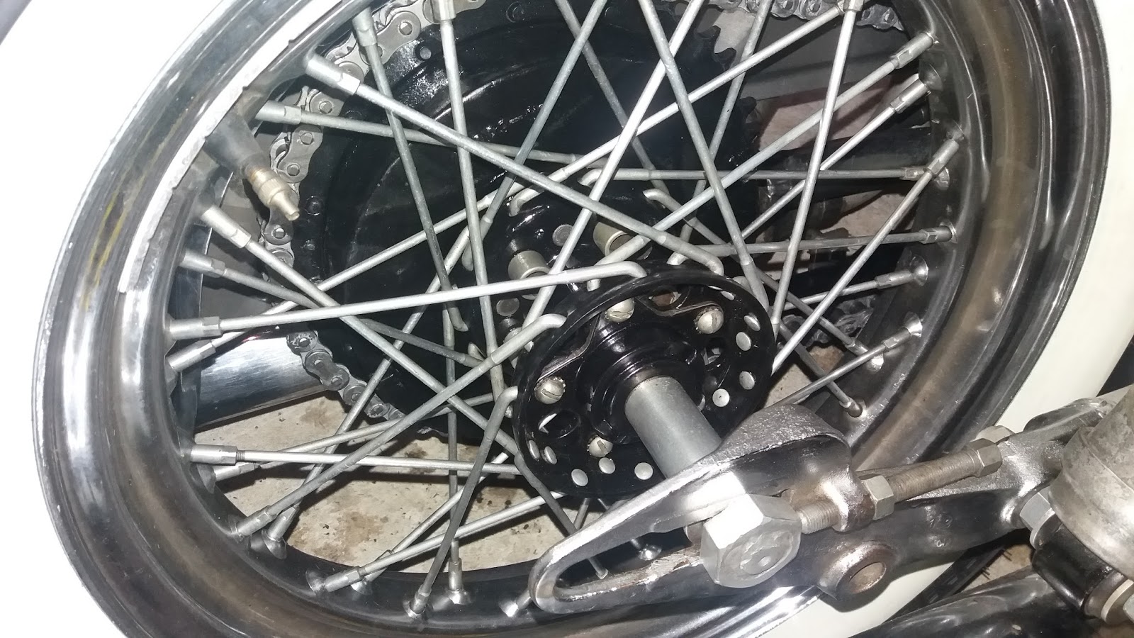 Harley Davidson Panhead : Forks, wheels and brakes, swingarm ...