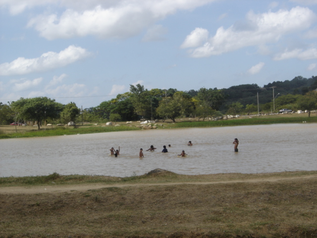 OLHANDO DA JANELA DO TREM: ALVORADA / RIO GRANDE DO SUL (0178 / 5.570)