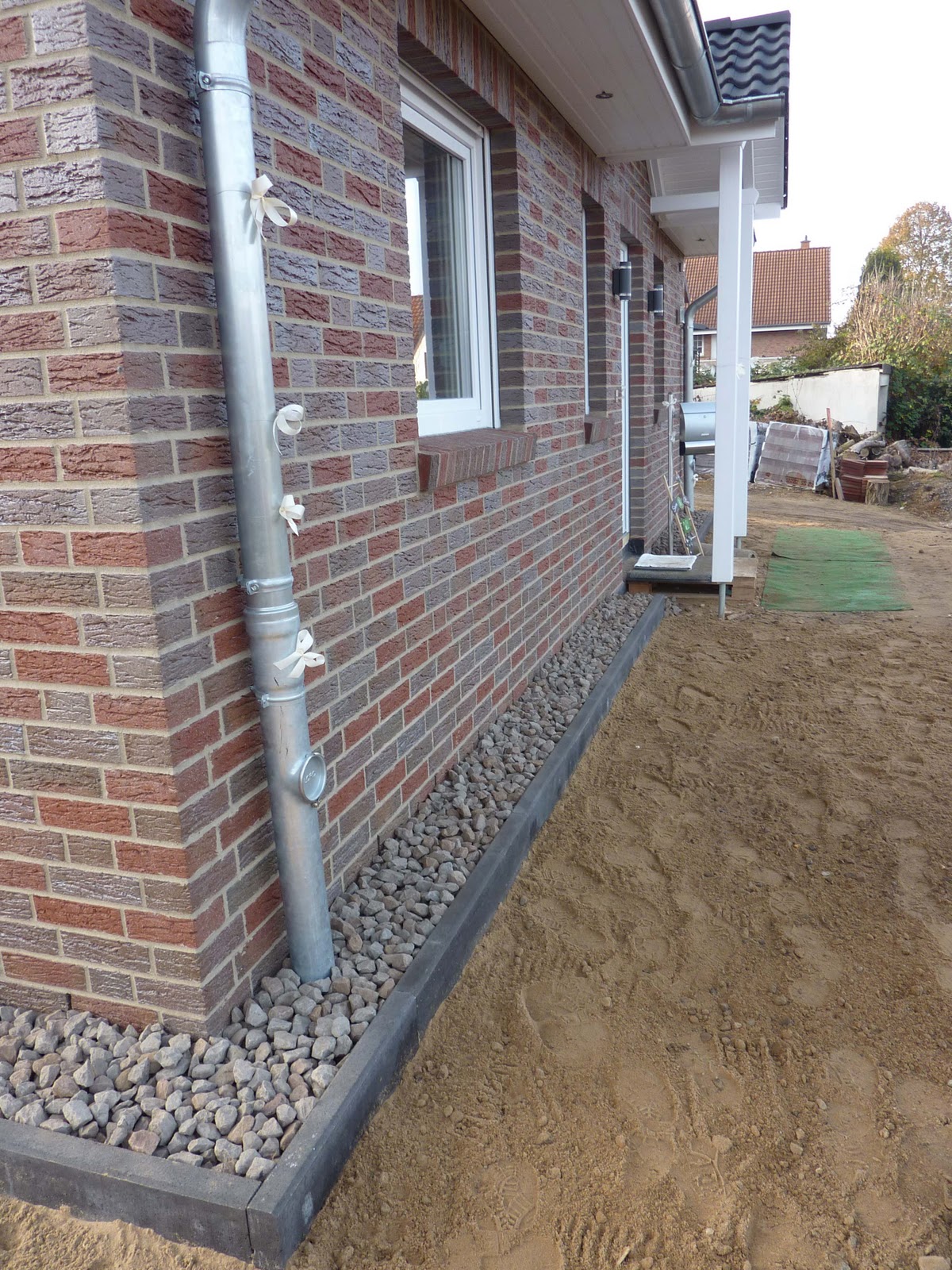 Projekt Eigenheim: Spritzschutz und SAT-Anlage