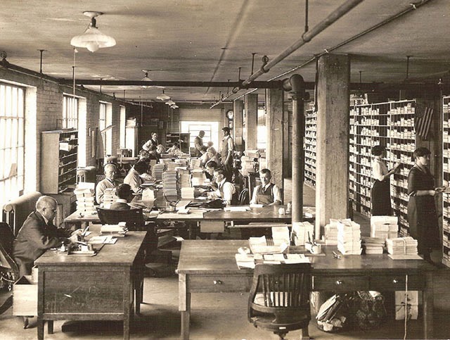 30 Vintage Photographs That Show Old Offices and People Who Were ...