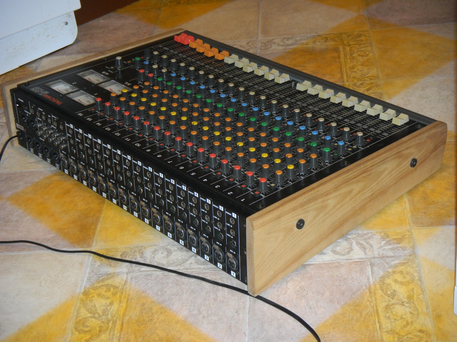 Infrequent Sound [sex.tex] technology: Tascam M-216 Mixing Console 16 ...