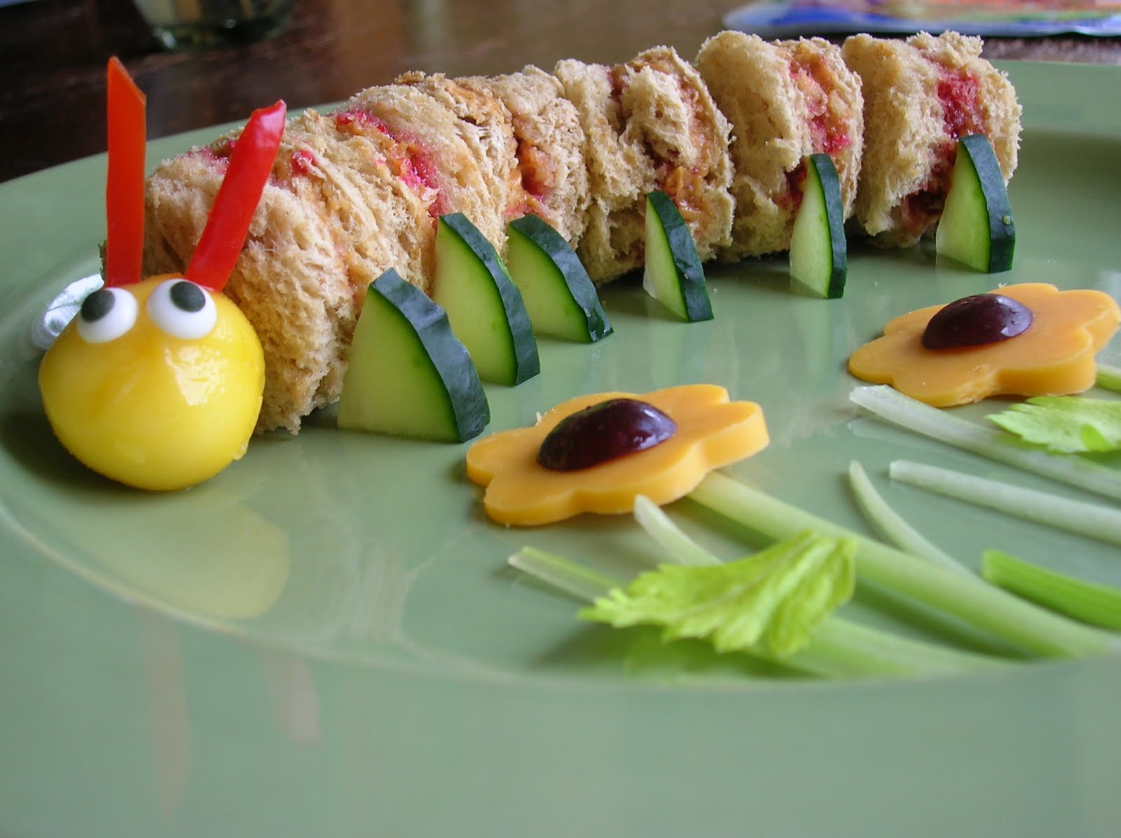 Rindy Mae: The Very Hungry Caterpillar: A Kid Lunch