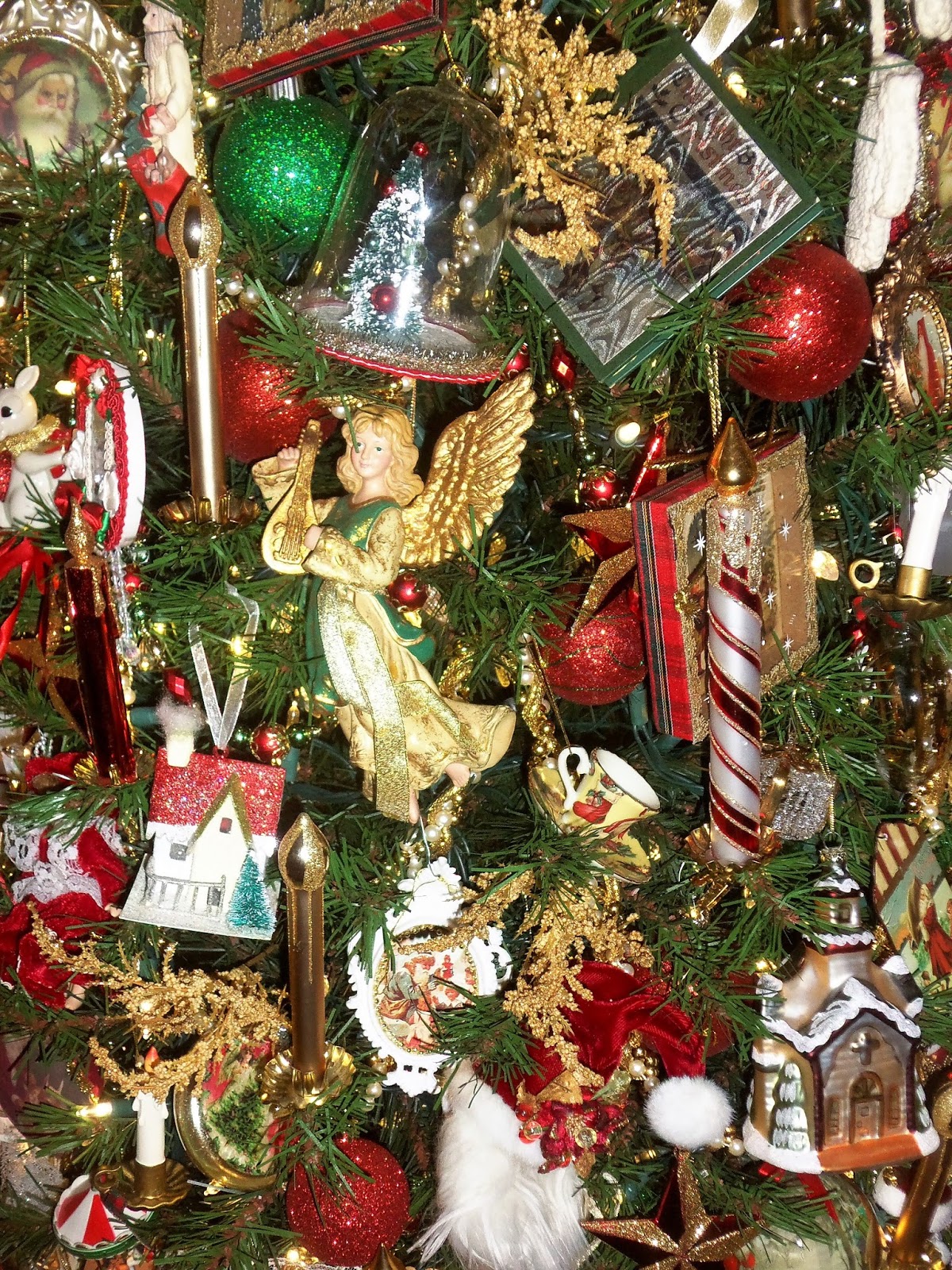 A DEBBIE-DABBLE CHRISTMAS: A Victorian Style Christmas Tree and Village ...