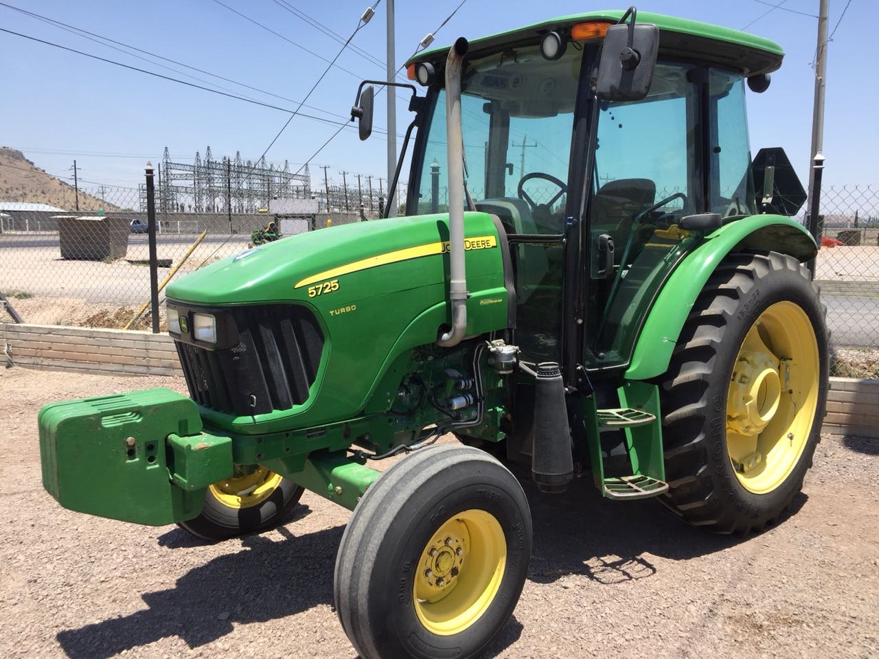 MAQUINARIA AGRICOLA INDUSTRIAL: Tractor John Deere 5725 4x2, cabina ...
