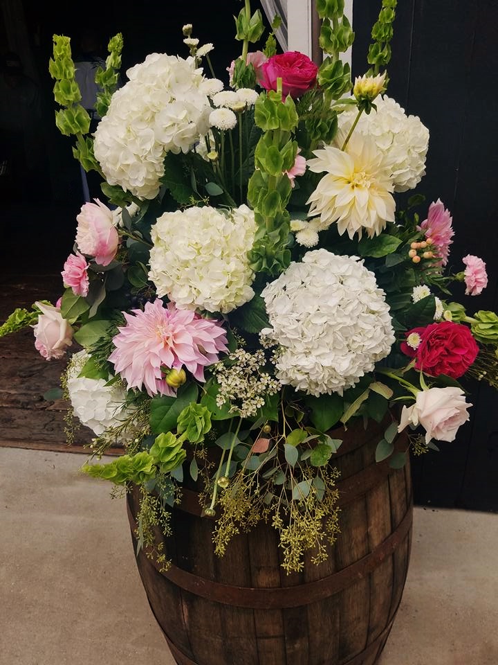 The Quaint Sanctuary: { Rustic Style Barn Wedding Venue & Ideas }