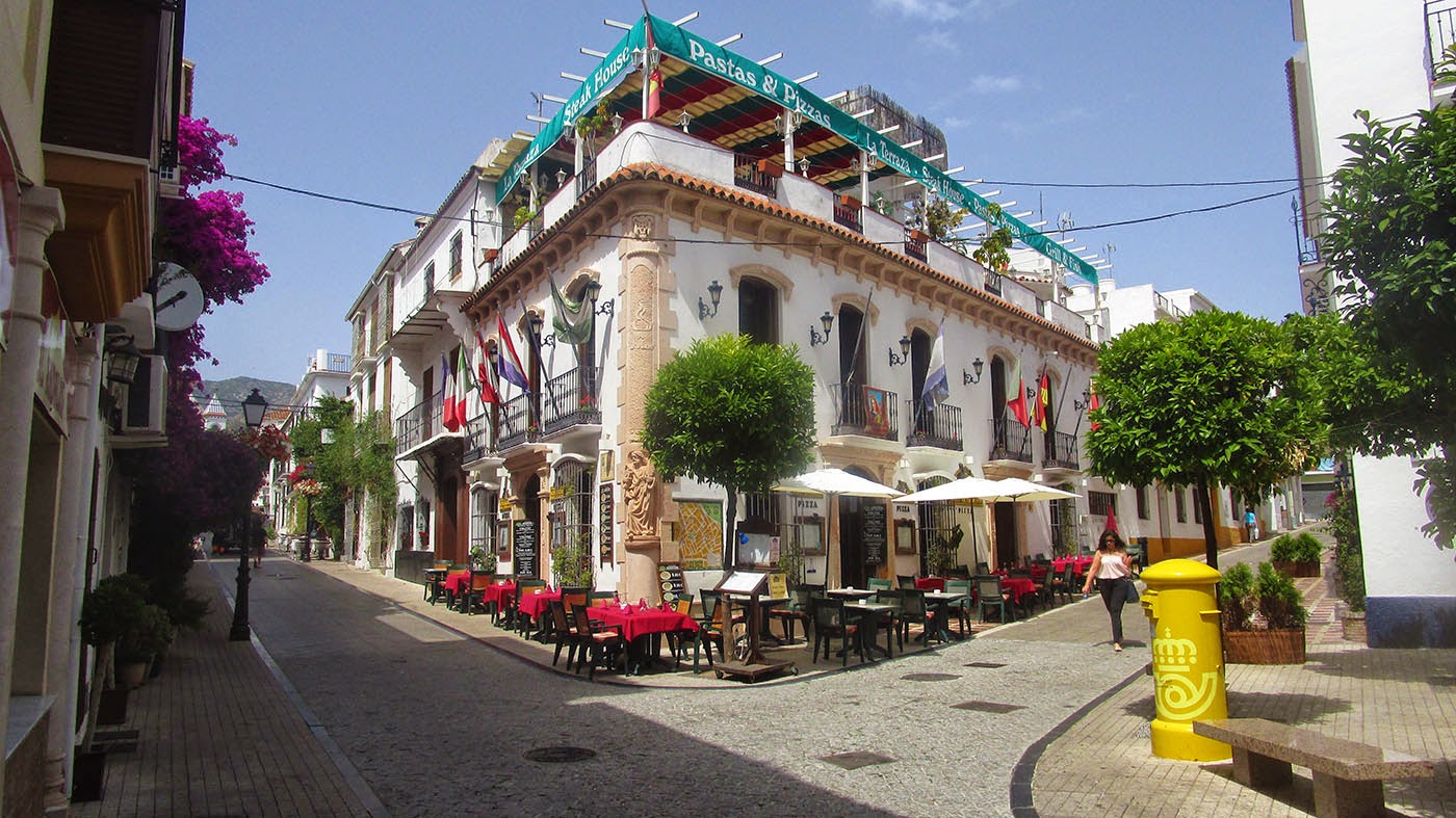 Marbella, A World Of Colour – Moving with Mitchell