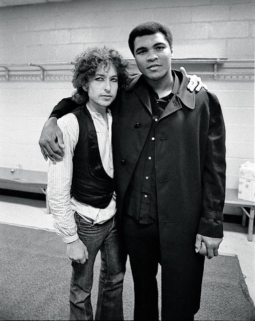 14 Interesting Vintage Photographs of Muhammad Ali Hanging Out With His ...