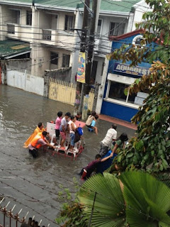 Submerged in Deep Floods (Metro Manila in Pictures) ~ Indo Pinoy