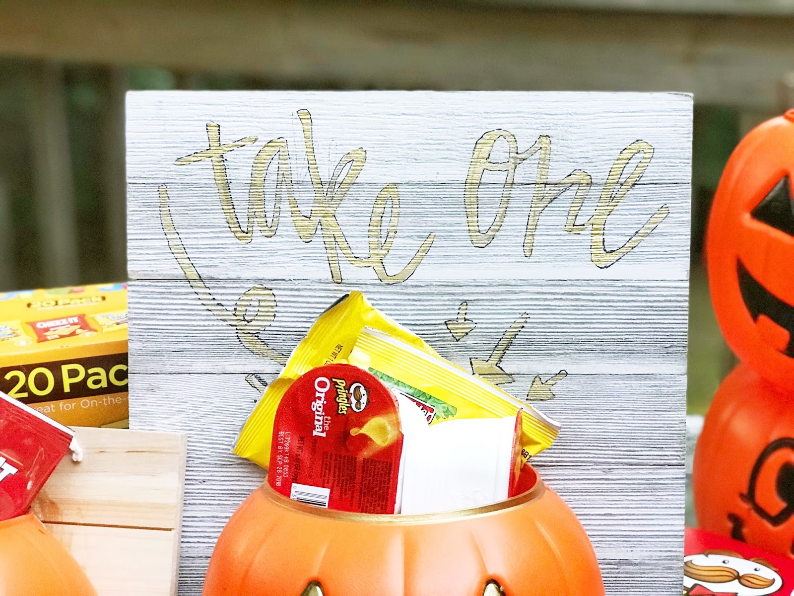 Easy-to-Make Jack-O-Lantern Snack Holders Just in Time for Halloween ...