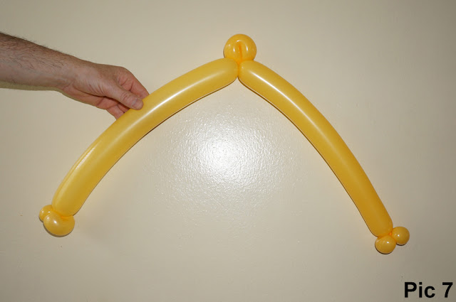 CLASSICAL: How to make hand signs (Like! Thumb up) out of balloons