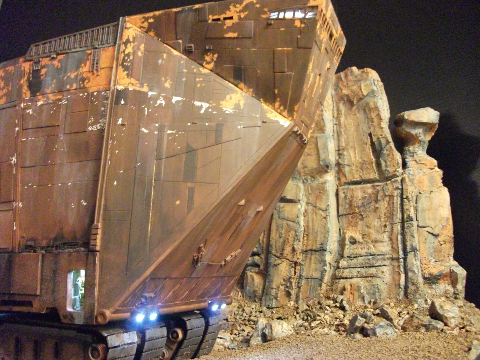 MODELLOURS WORKSHOP: Star Wars Sandcrawler - Diorama of the Day