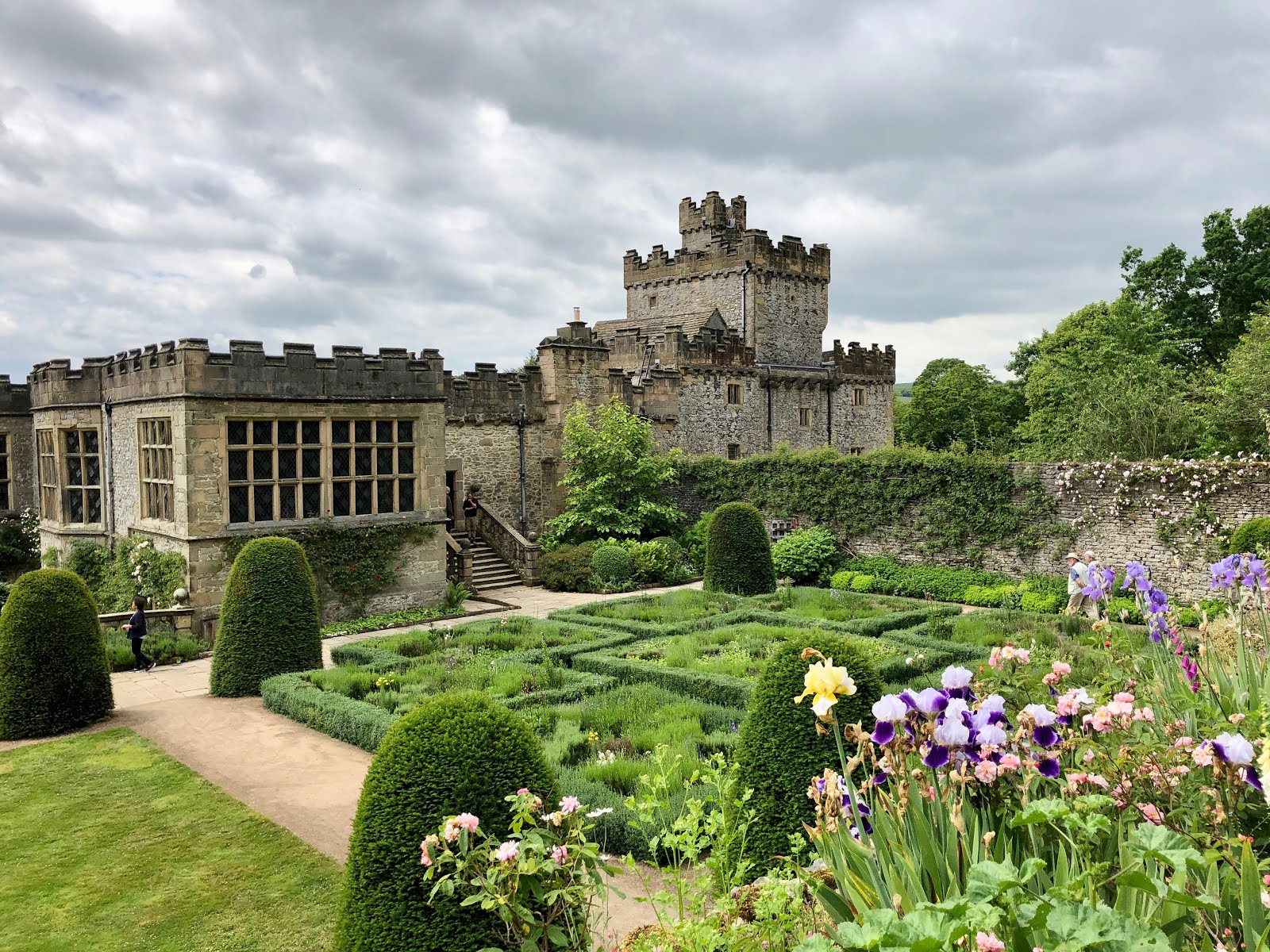 Haddon Hall - A Glorious Country Manor House
