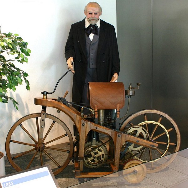 Strefa skażona motocyklami: Daimler Reitwagen z 1885 r. - pierwszy ...
