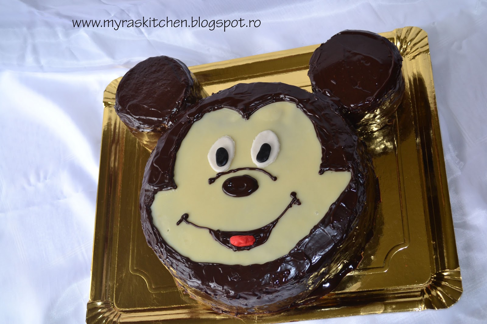 Myra's kitchen: Tort Mickey Mouse pentru Casian