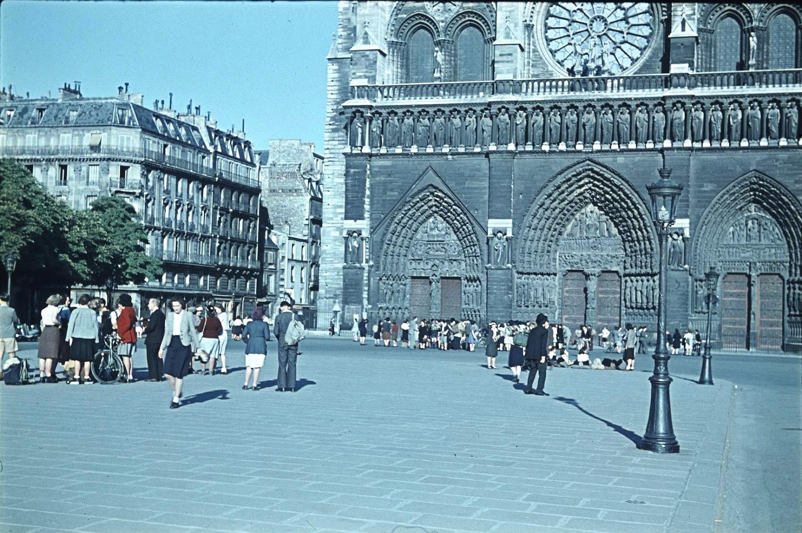 40 Fascinating Color Photographs That Capture Everyday Life on the ...