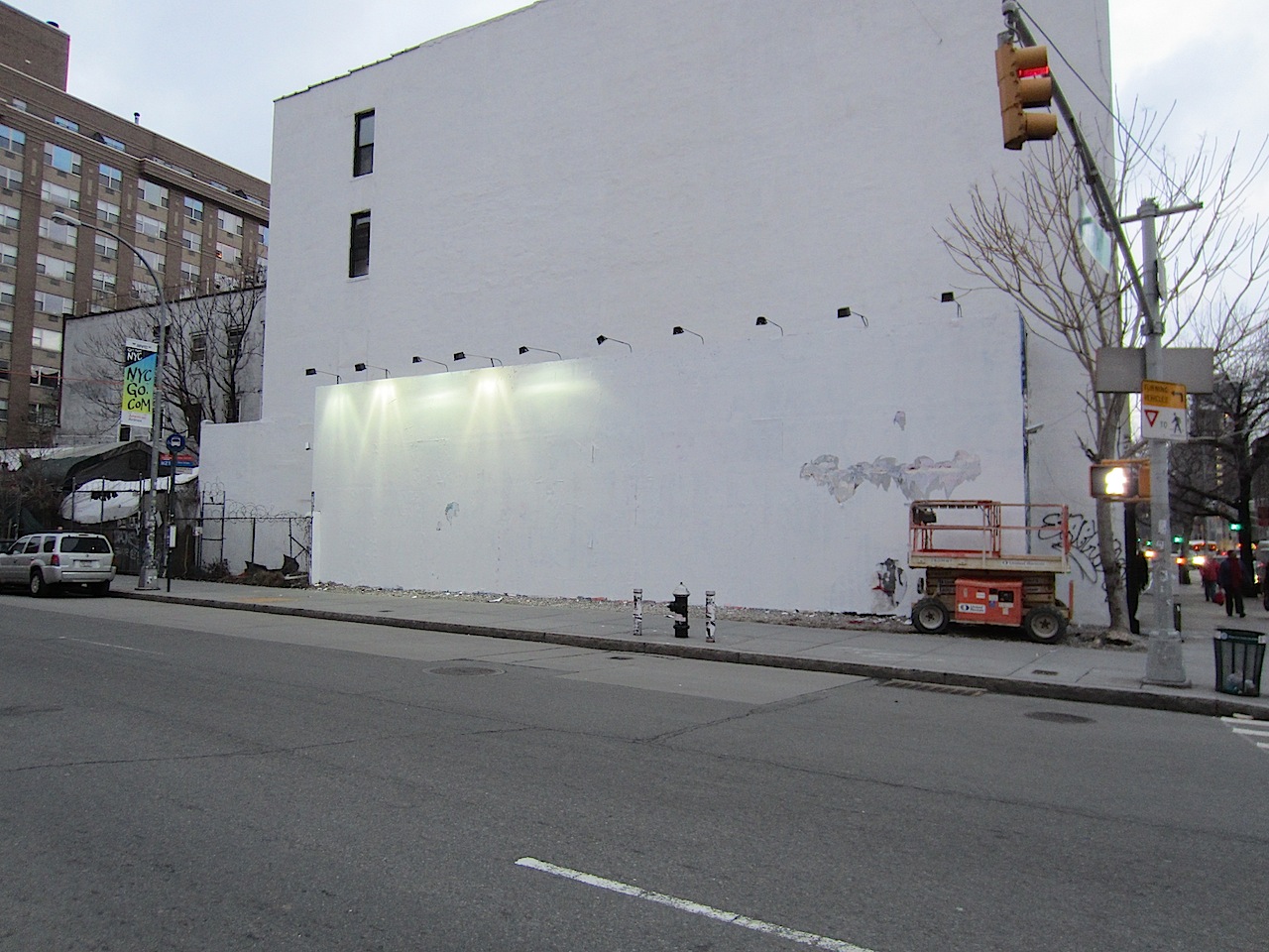 EV Grieve: The great white Houston-Bowery mural wall