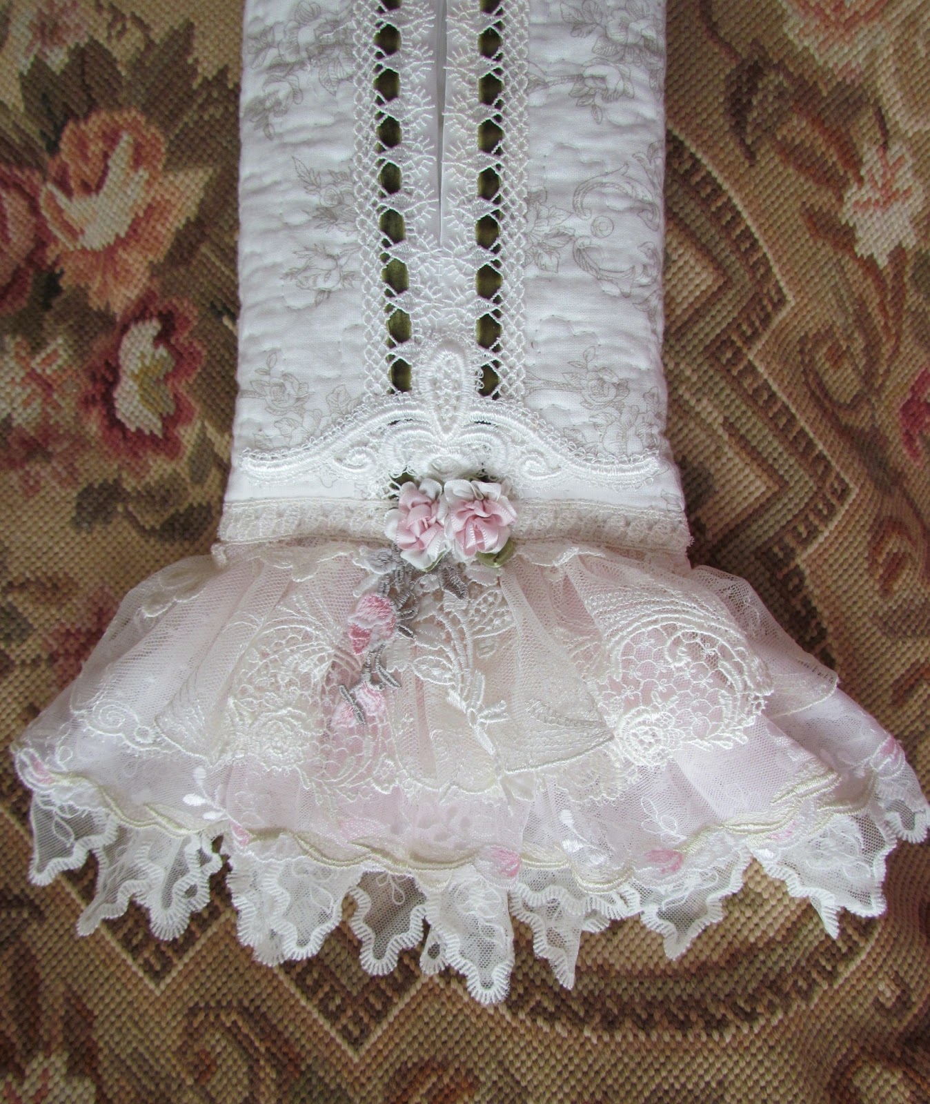 Angela Lace: Flat Tissue Cover Tutorial