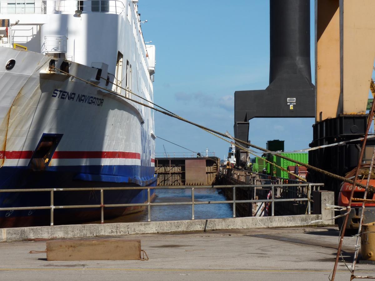 Notas Marítimas: STENA NAVIGATOR & MARIA DE MAEZTU, doblete en Astander