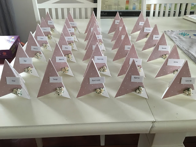 Jeanettes Kreative Hjørne: Bordkort til en fin anledning.