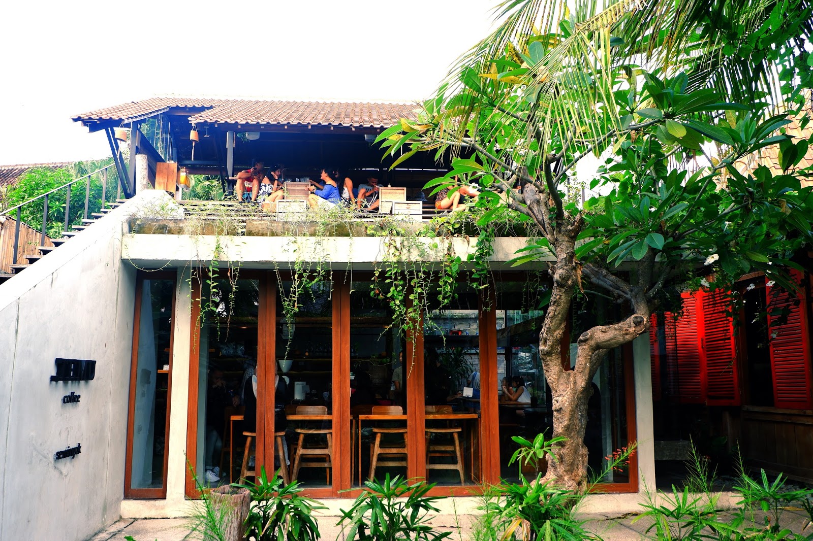 TITIK TEMU COFFEE, SEMINYAK, BALI - Icha Khairisa