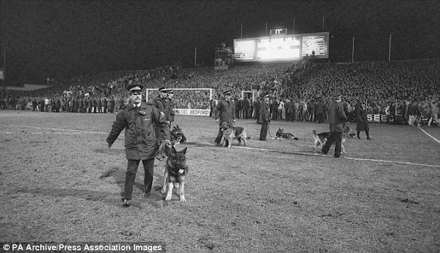 Football Hooligan Pictures: Luton v Millwall 1985 FA Cup (12 pictures)