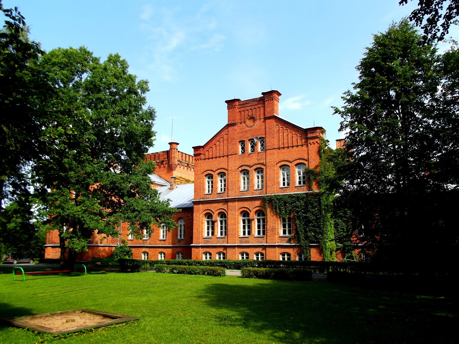 Latvijas muižas un pilis un citas interesantas vietas: Puikules muiža ...