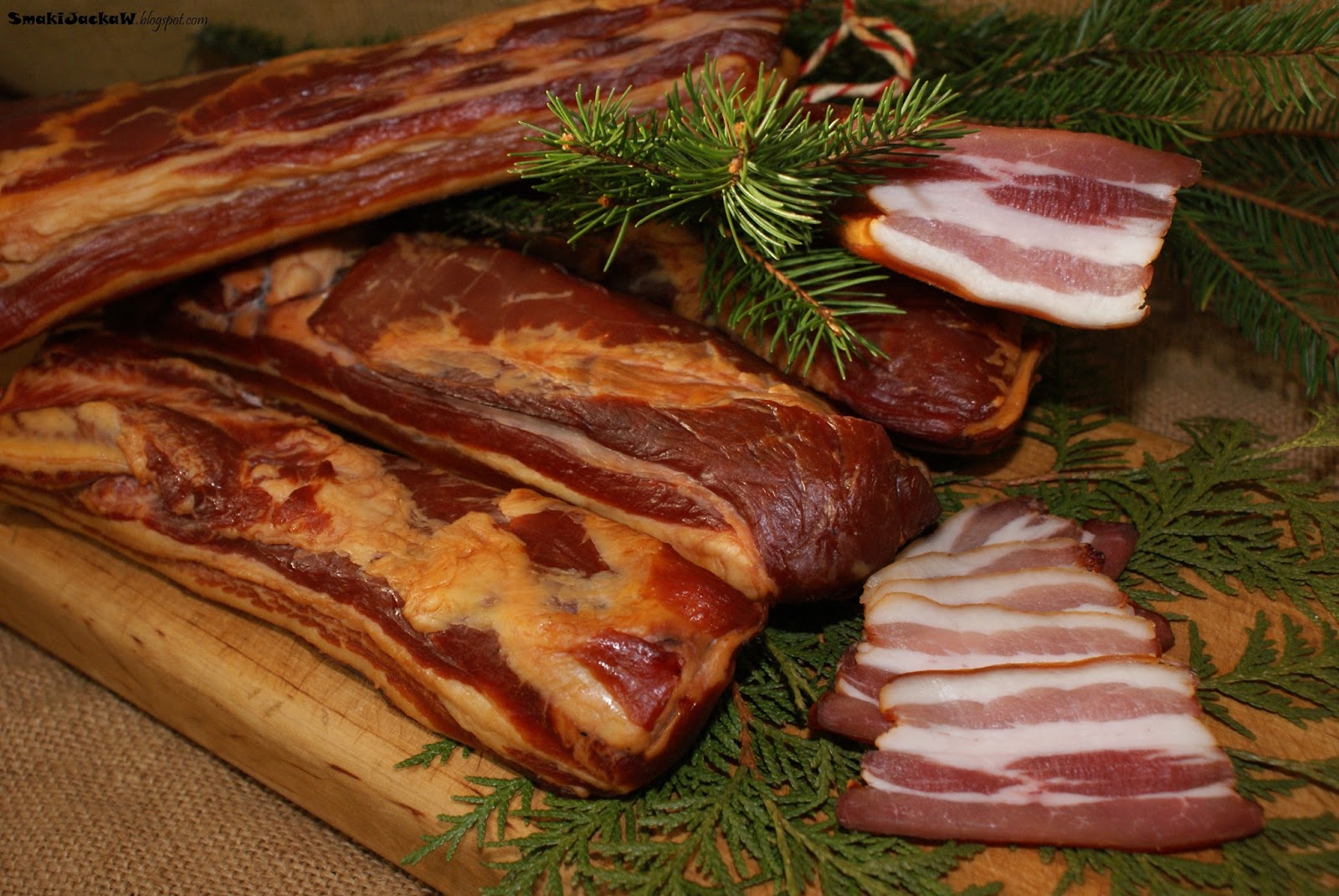 Domowy wyrób. Coś do chleba i talerza.: Boczek wędzony surowy