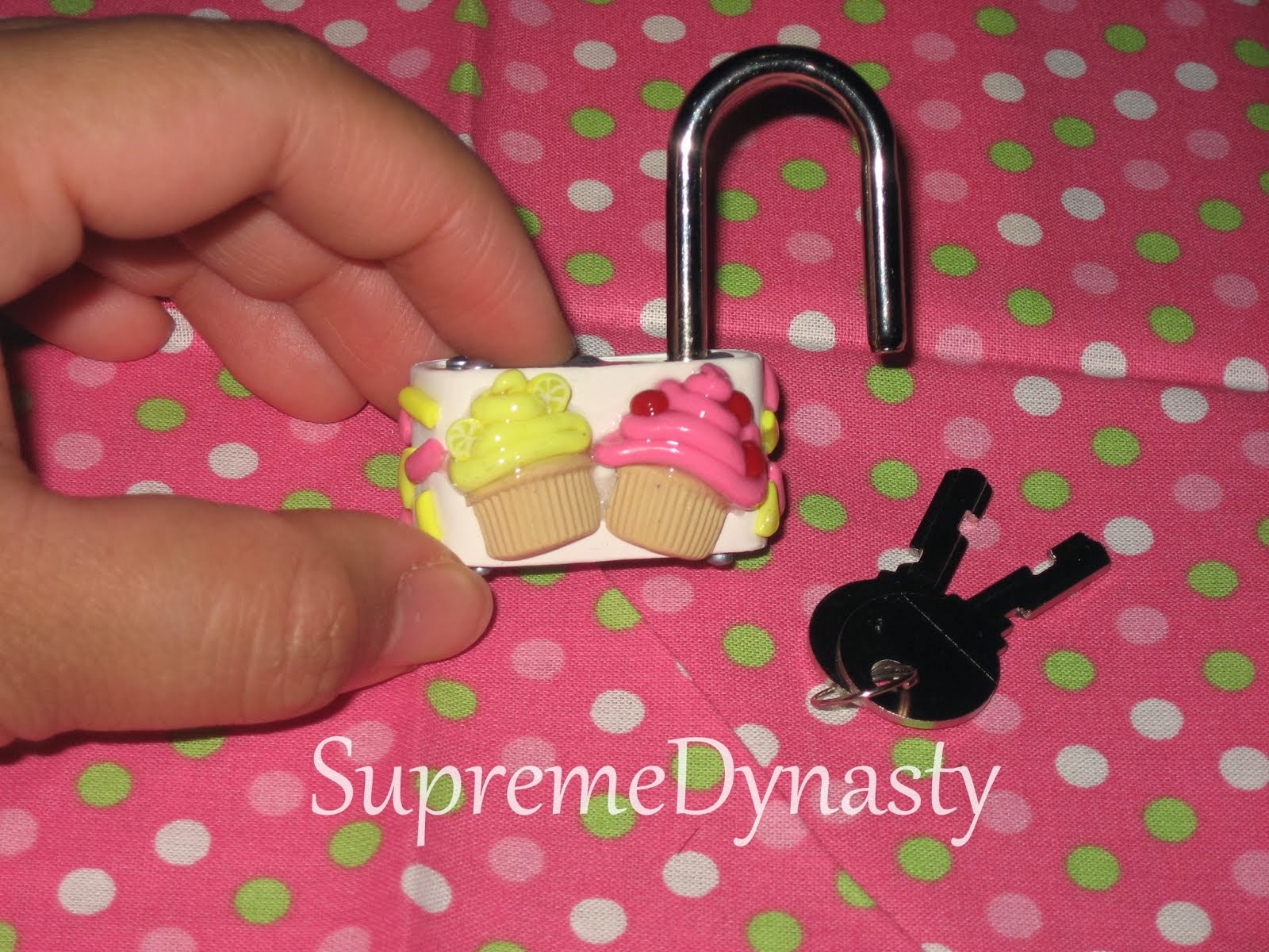 Supreme Dynasty: Cupcake Padlock