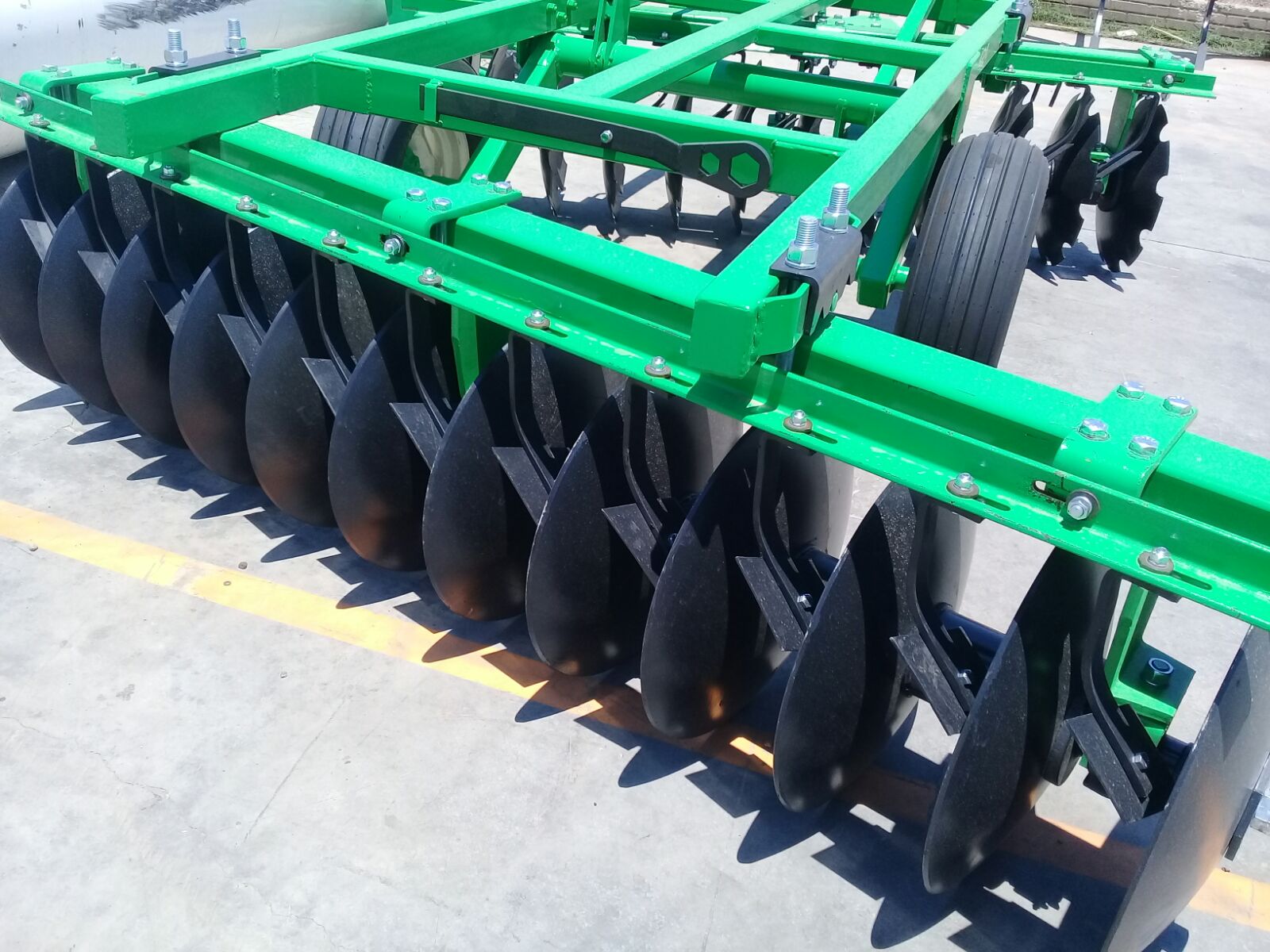 MAQUINARIA AGRICOLA INDUSTRIAL: Rastra de jalón 20 discos 24" diámetro ...